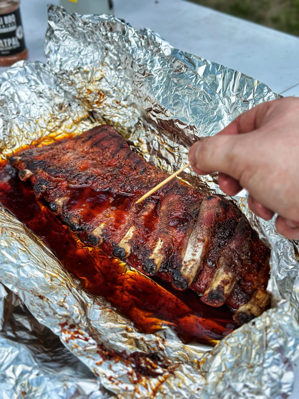 Zo maak je ribben op de pellet smoker - Braai BBQ